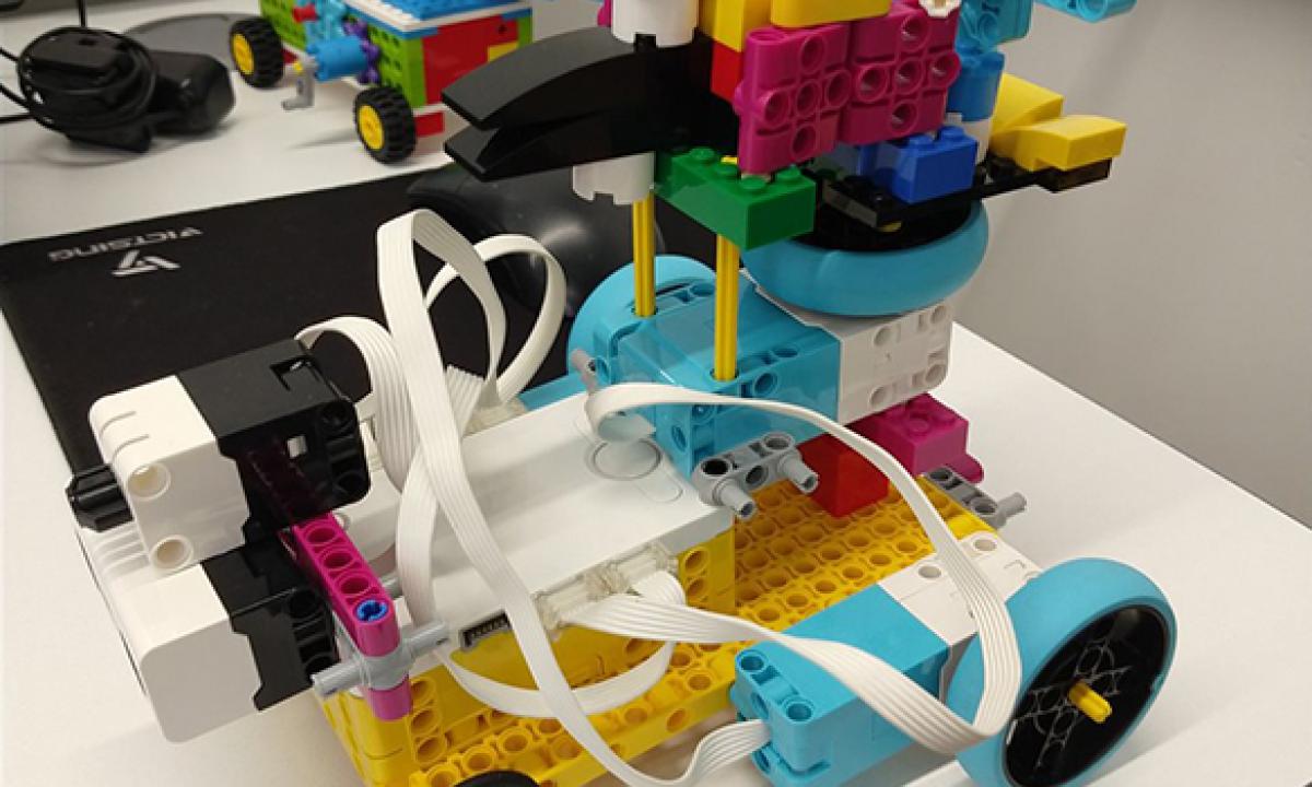 Inspired Builds 2022 – The Global Robotics Competition | St Louis School